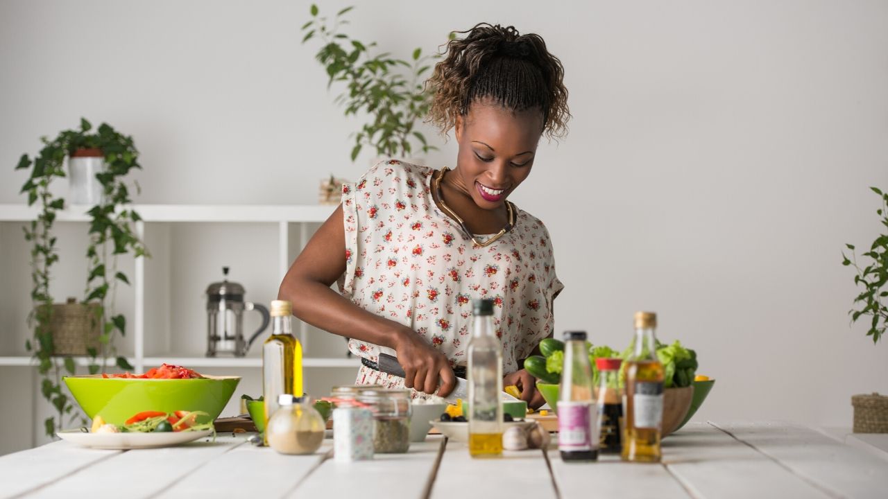 How To Eat Less & Improve Portion Control (9 Ways To Hack Your Appetite)