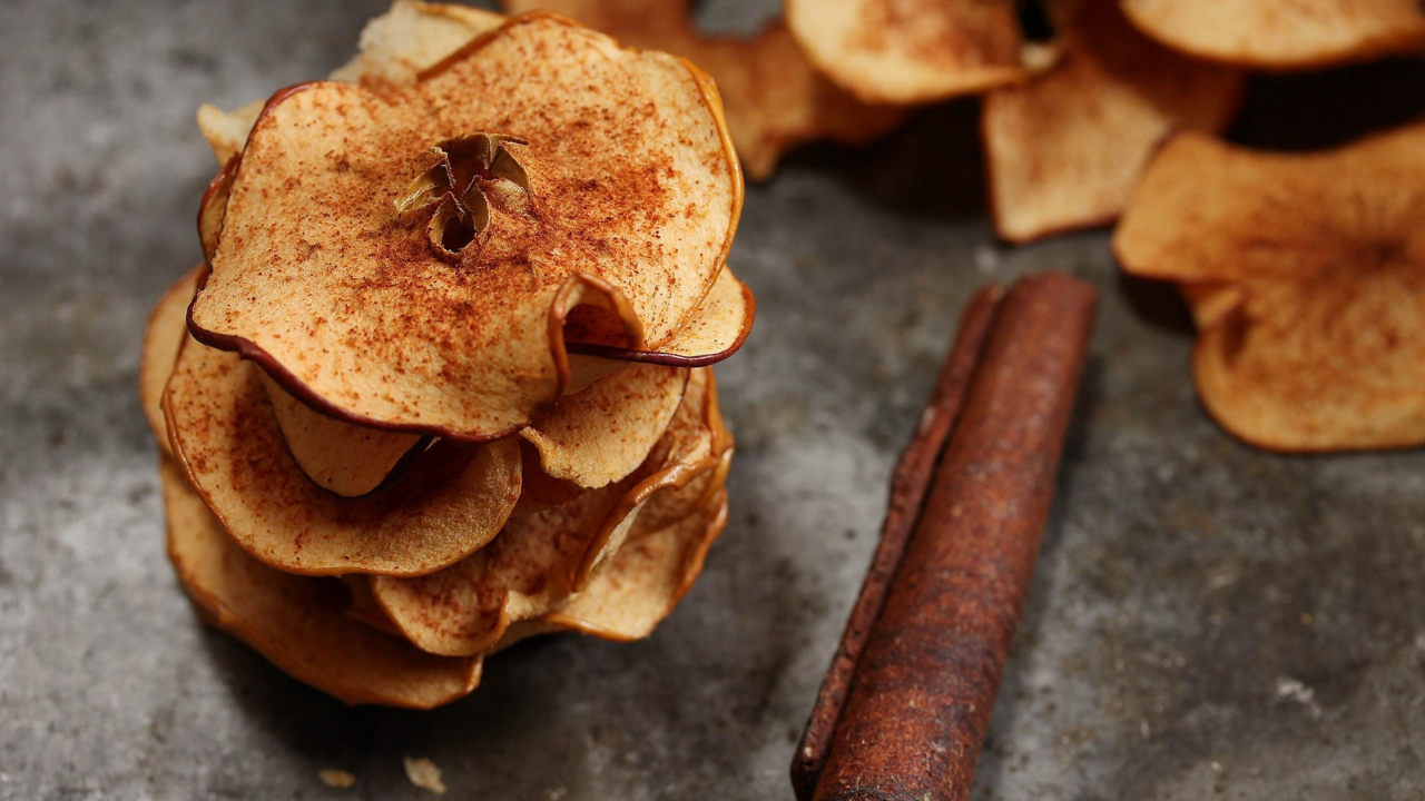 How To Make Healthy Cinnamon Apple Chips At Home